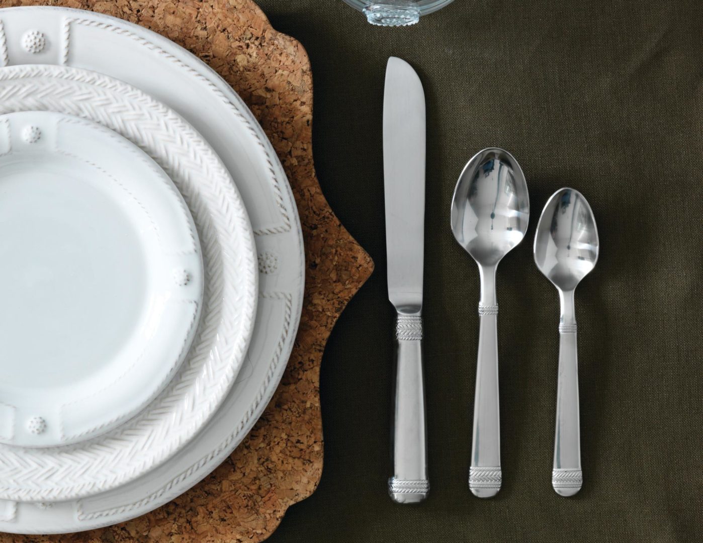 Dinnerware Sets to Upgrade Your Dinner Parties - Entertaining Tips